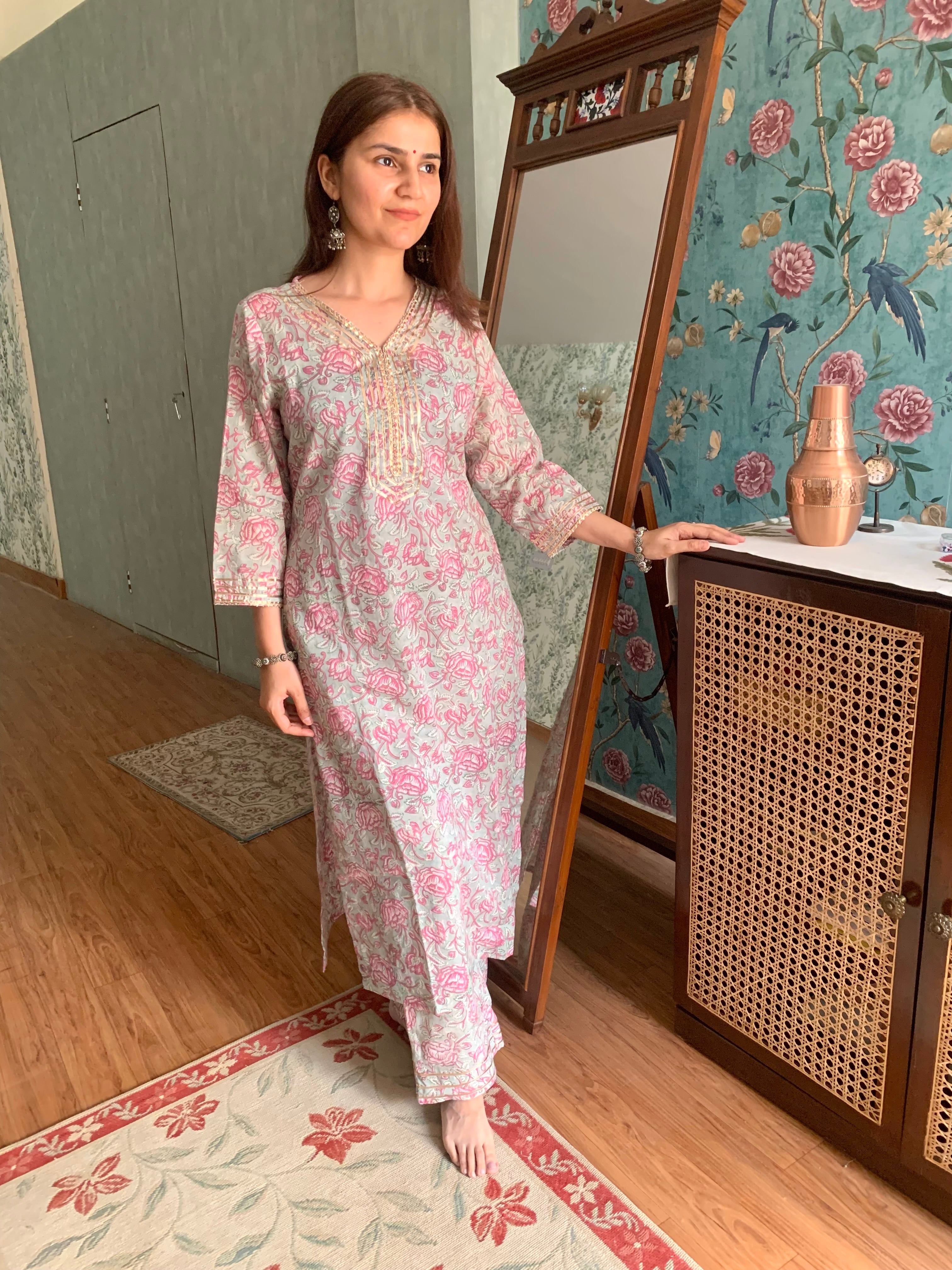 Kurtas – June Moon